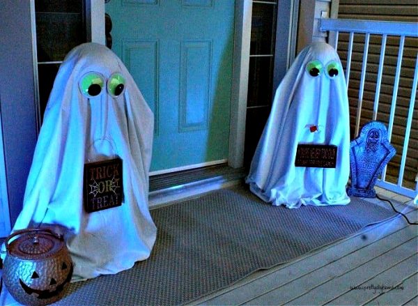 DIY Halloween Front Porch - Not so Ghastly Ghosts