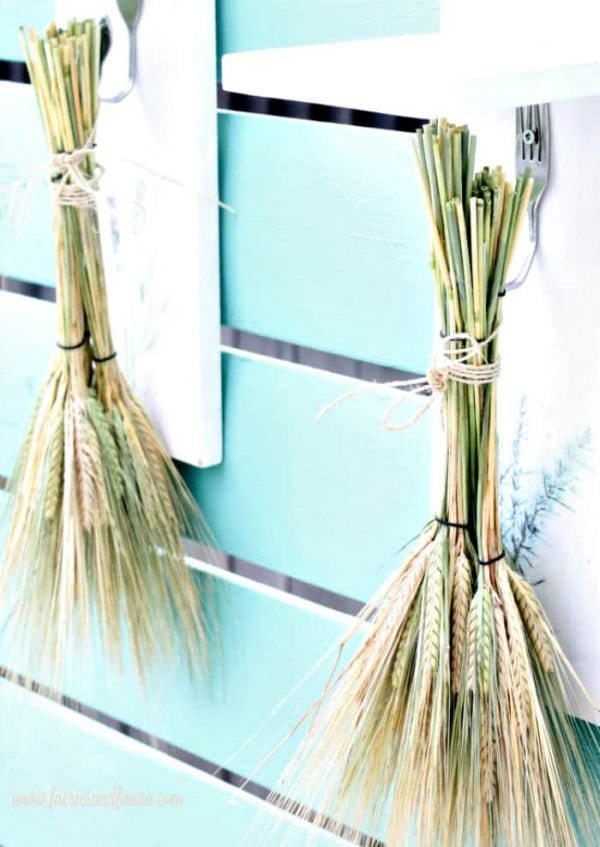 How to DIY Fall Wheat Decor - Pretty DIY Home