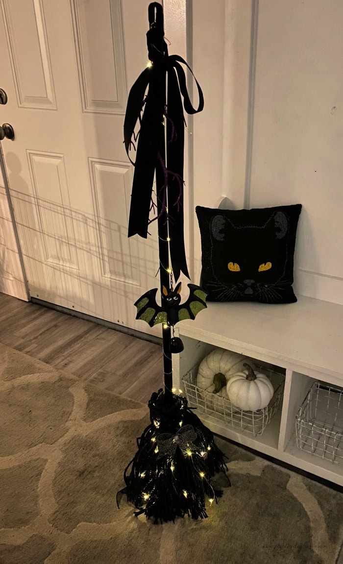 Dollar Tree Plunger Witch Broom DIY for Outdoors
